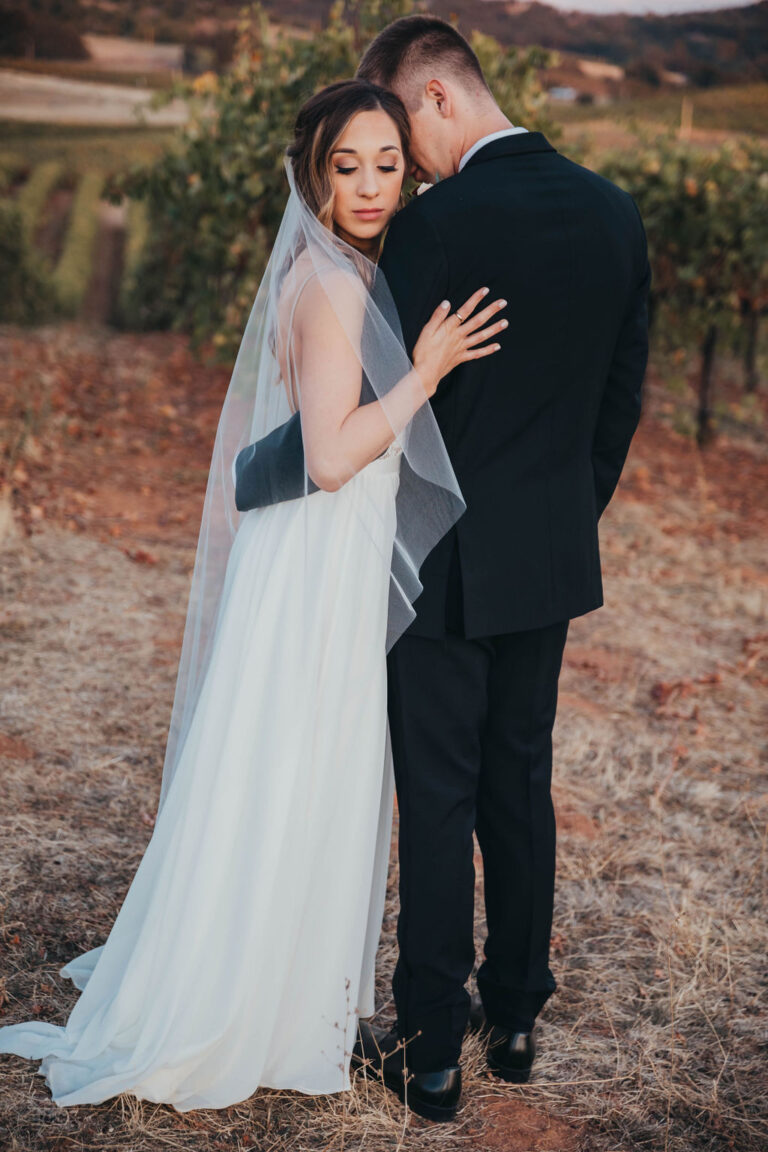 25 Photos That Will Convince You Have a Vineyard Wedding at Helwig ...